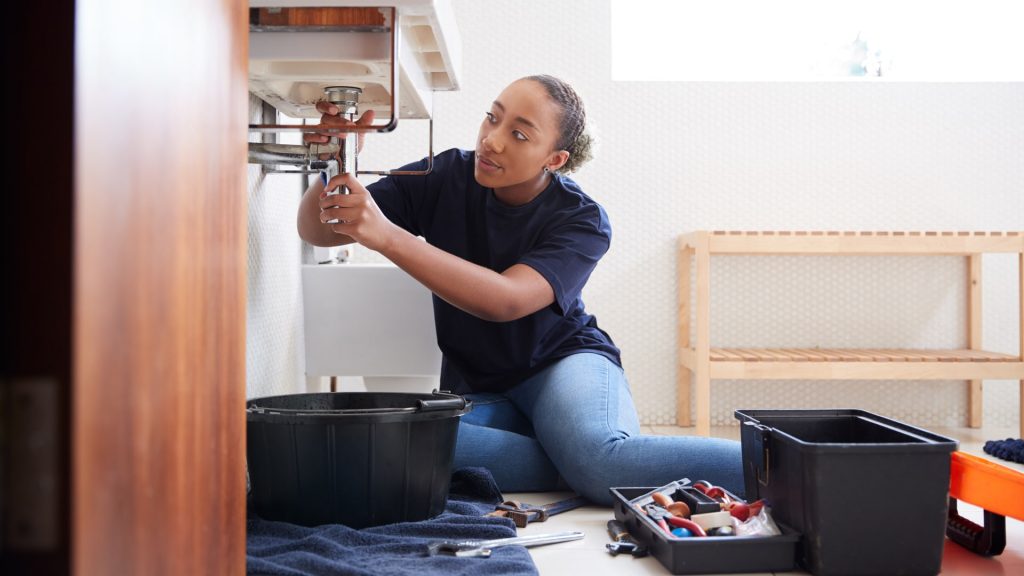 Pipefitter vs plumber: The different roles in your career of choice